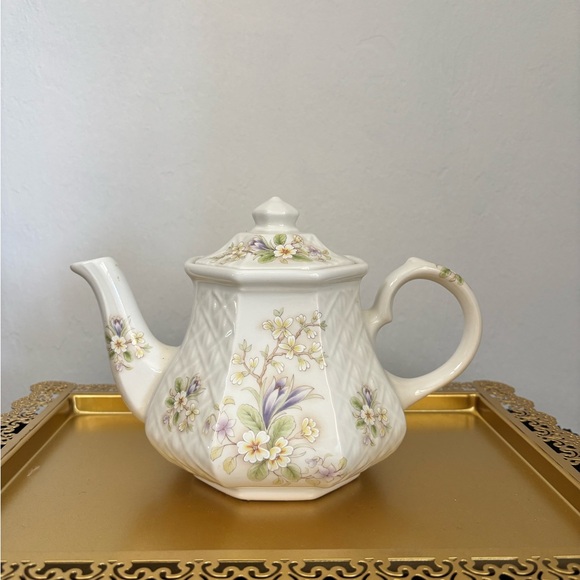 Windsor | Kitchen | Vintage Sadler Windsor Floral Tea Pot Made In ...
